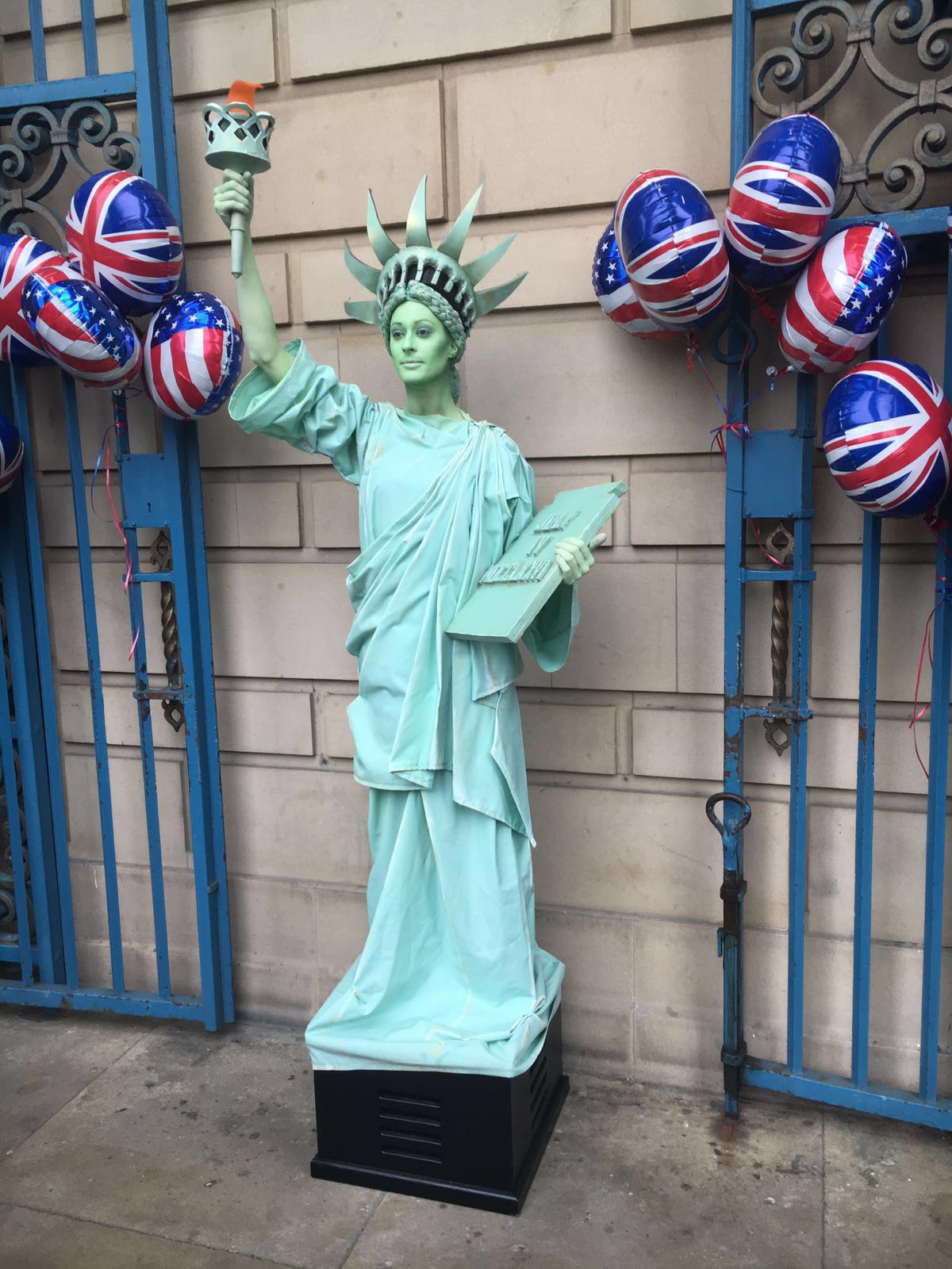 Statue of Liberty Living Statue | Gravity Live